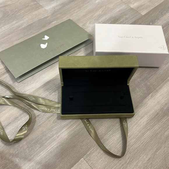 Van Cleef & Arpels | Jewelry | Van Cleef Arpels 5 Motif Bracelet Hard ...